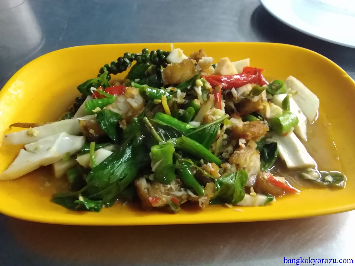 辛くてこってり美味しいパッチャー(ผัดฉ่า,Phad cha) | バンコク萬（よろず）ブログ